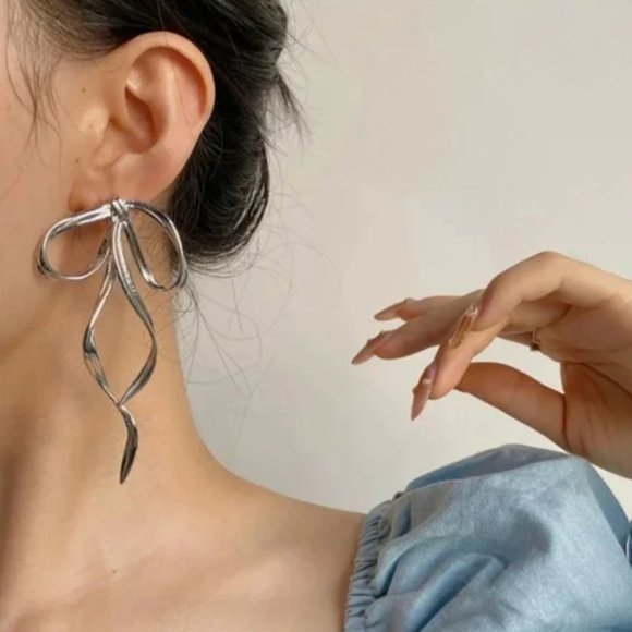 Anthropologie | Jewelry | New Bow Wavy Earrings | Poshmark